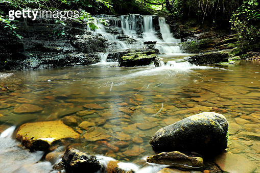 Waterfall in Ashworth, Lancahire, UK 이미지 (1351665998) - 게티이미지뱅크