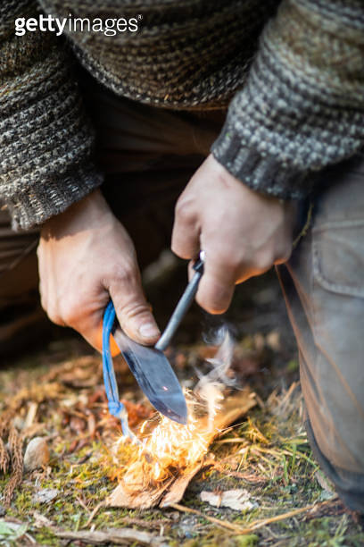 Primitive ways to start a fire with a Ferro cerium rod (1312234821 ...