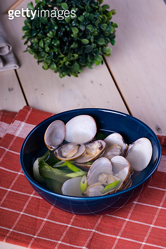 fresh clam soup or also known as halaan 이미지 (1301756077) - 게티이미지뱅크