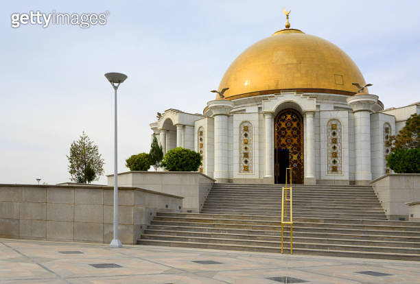 Saparmurat Niyazov mausoleum, Turkmenbashi Ruhy Mosque / Kipchak Mosque ...