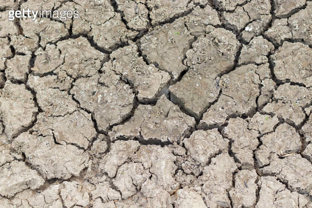 Cracked soil due to no rainfall and dry climate or drought. 이미지 ...