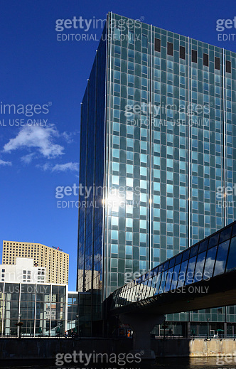 Chase Tower and covered bridge over the Milwaukee River (skywalk ...