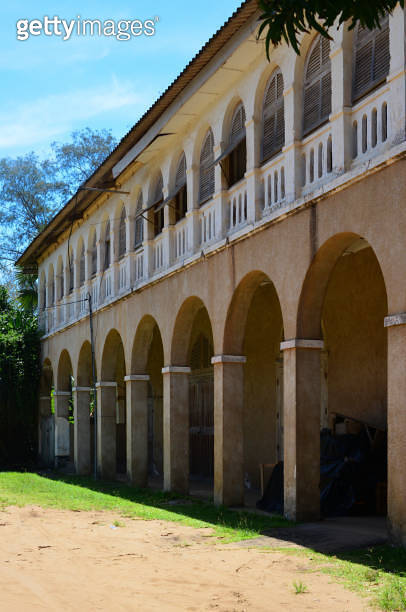 Grand-Bassam - colonial arcade, Ivory Coast 이미지 (1326848807) - 게티이미지뱅크