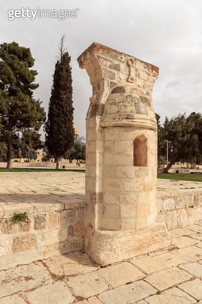 Mihrab Wa Mastabat Al-Sunawabar - pine prayer niche and stone bench ...