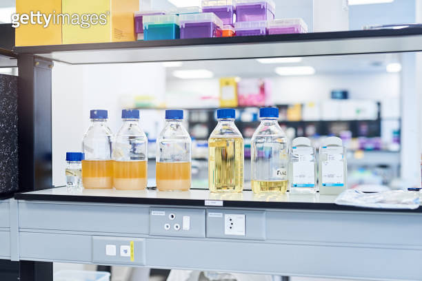 Shot of an empty laboratory shelf with equipment (1326891646) - 게티이미지뱅크