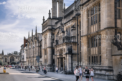 Oxford University buildings view from the Hight Street. UK 이미지 ...