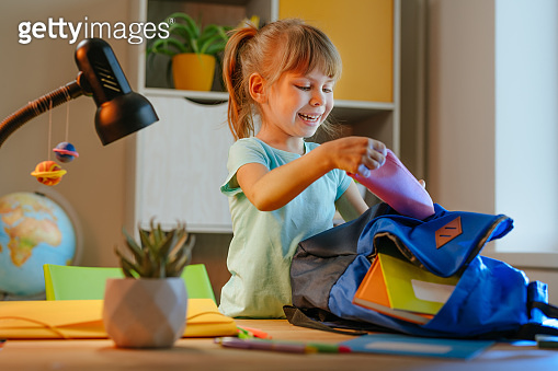 Elementary female student packing backpack for school 이미지 (1339476827 ...