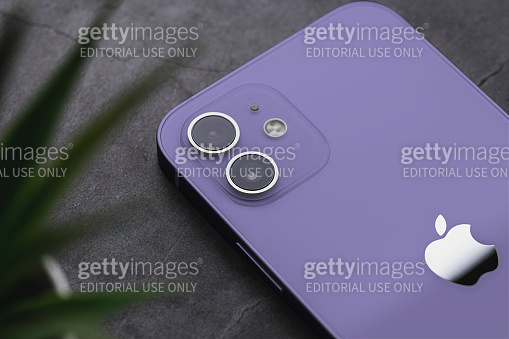 Back view of new iPhone 12 purple smartphone 이미지 (1316690596) - 게티이미지뱅크
