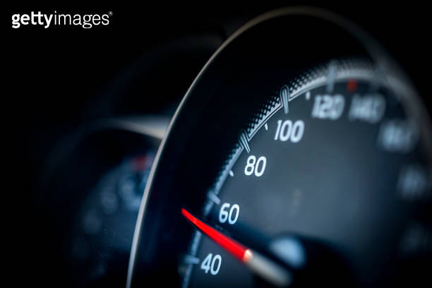 Detail view of car speed meter 이미지 (1341709750) - 게티이미지뱅크