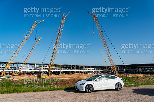 Tesla Model 3 at GigaTexas Factory building construction 이미지 ...