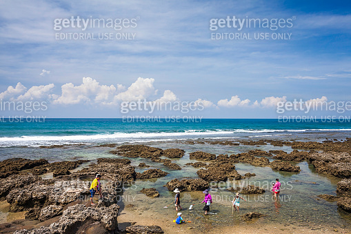 The coastal scenery of Wanlitong in Kenting National Park, Pingtung ...