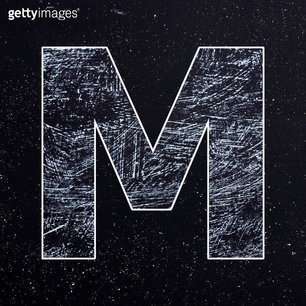 Letter M of the alphabet written with chalk (1309745799) - 게티이미지뱅크