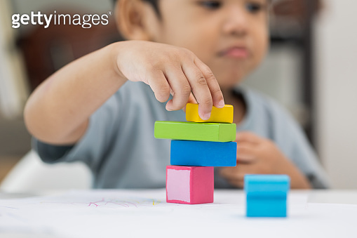 Close up Children hand Practice the skills of playing with wooden toys ...