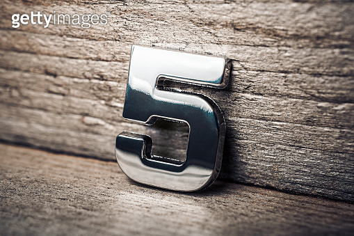 Chrome Number 5 Leaning On A Wooden Wall 이미지 (1315225824) - 게티이미지뱅크