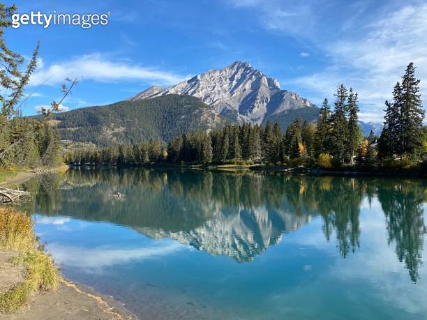 Fall colours and landscape scenery in Banff Alberta 이미지 (1343560787 ...