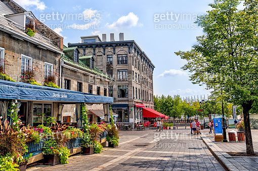 Ornately decorated alleyways in old town Montreal in the summer ...