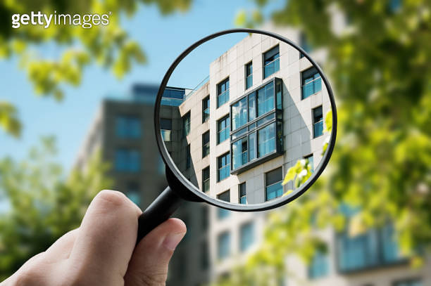 Magnifying glass focusing a modern apartment building facade 이미지 ...
