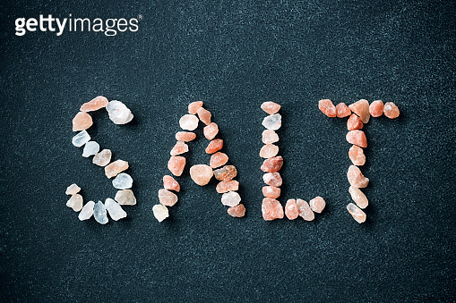 Word salt has written from crystals of salt. (1302607077) - 게티이미지뱅크
