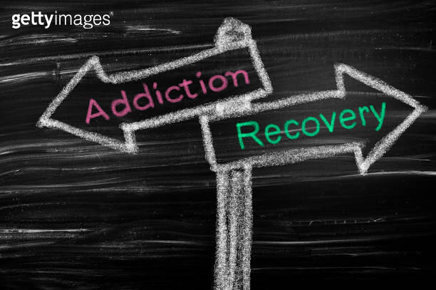 Addiction vs recovery 이미지 (1334977425) - 게티이미지뱅크