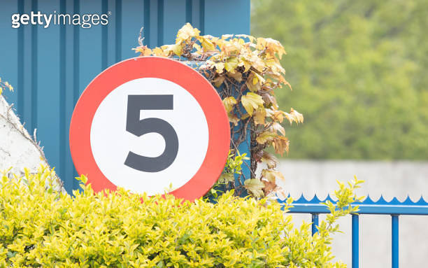 Speed limit of 5 kph/mph - Sign in an industrial area 이미지 (1320106084 ...