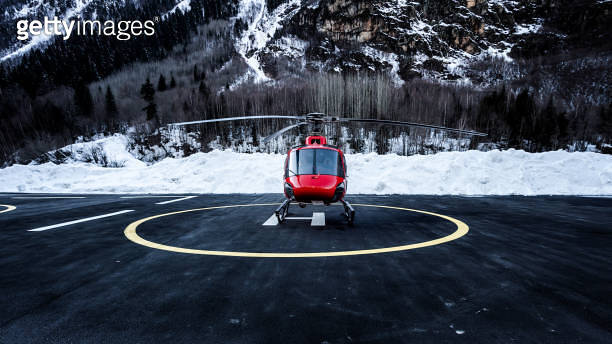 Red commercial helicopter at the helipad 이미지 (1331521222) - 게티이미지뱅크
