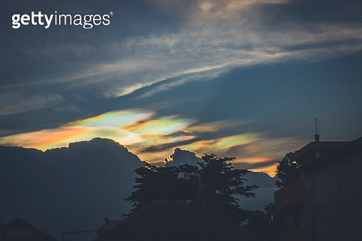 A Rare Look at an Iridescent colorful rainbow Cloud (1308832534) - 게티이미지뱅크