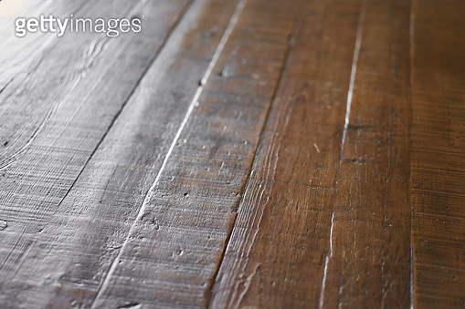 Old brown table wood grain close-up 이미지 (1307388927) - 게티이미지뱅크