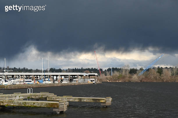 Stormy sky over small town and pier on Lake Washington 이미지 (1306912788 ...
