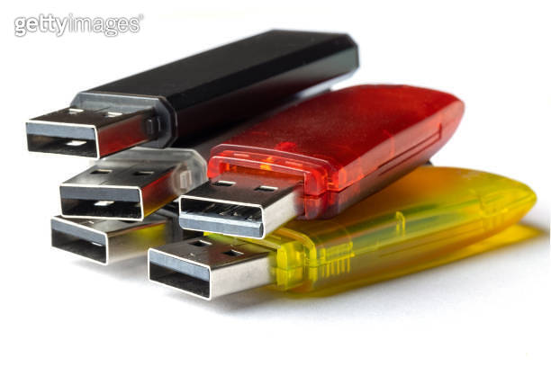 Pile of colorful USB Sticks on white background 이미지 (1300793672) - 게티이미지뱅크