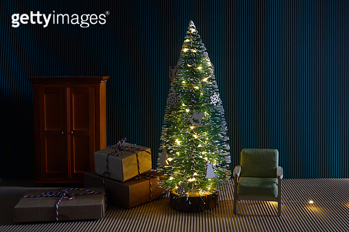 Christmas concept interior room , christmas tree, chair, in empty room ...