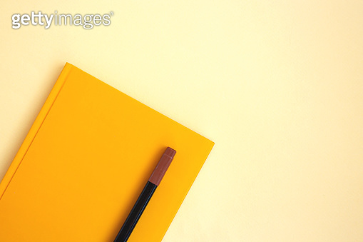 Orange notepad and brown marker on light background 이미지 (1299727739 ...