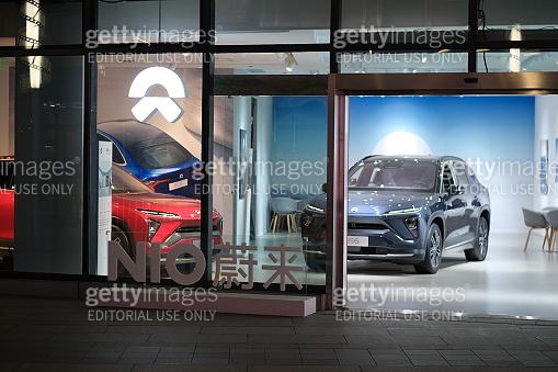 NIO store. A Chinese electric car brand 이미지 (1304712936) - 게티이미지뱅크