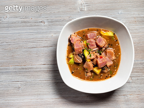 Tuna ceviche in Tamarind sauce with copyspace (1345359802) - 게티이미지뱅크