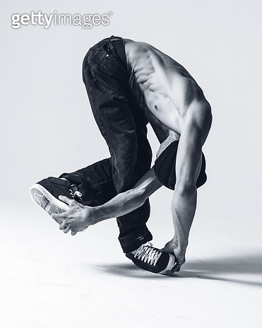 Young beautiful cool looking b-boy posing in studio 이미지 (1326067854 ...