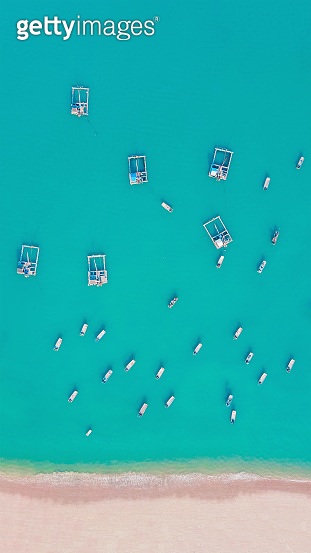 Aerial photography of fishing boats and rafts on the sea 이미지 ...