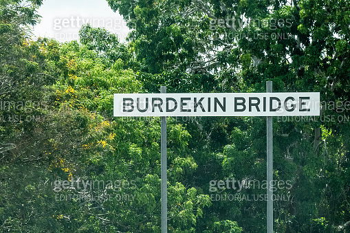 Bridge Name Sign 이미지 (1355191433) - 게티이미지뱅크