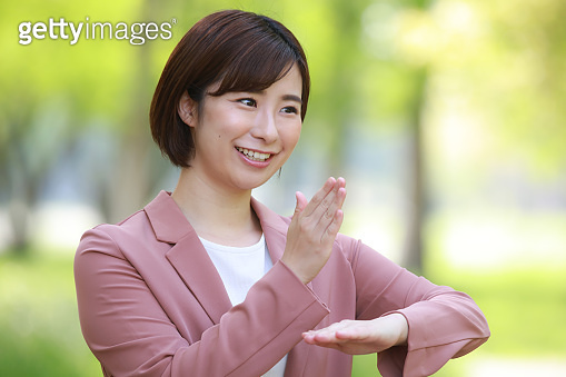 Sign language "Thank you" (1344003588) - 게티이미지뱅크