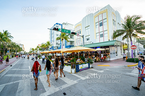 Spring Break crowds in Miami Beach as police enforced 8pm curfew ...