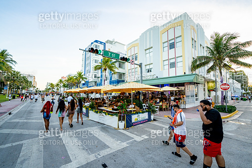Spring Break crowds in Miami Beach as police enforced 8pm curfew ...