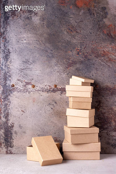 boxes made of cardboard Boxing Day 이미지 (1346576339) - 게티이미지뱅크