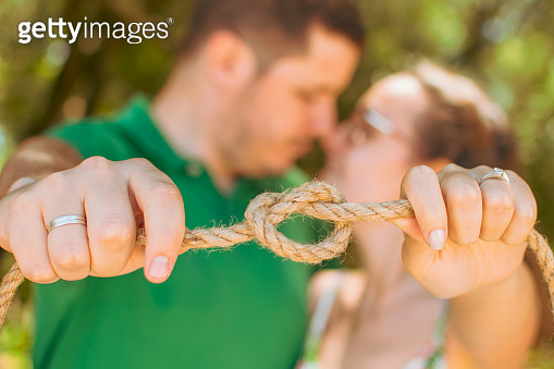 Couple giving the knot on a rope symbolizing marriage 이미지 (1359894392 ...