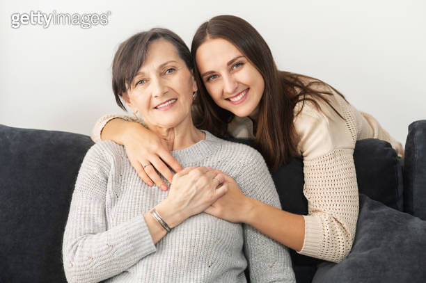 A Senior Mother And An Adult Daughter 이미지 1300099058 게티이미지뱅크