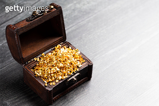 Pieces of Gold in a Treasure Chest on a Wooden Table 이미지 (1303705858 ...