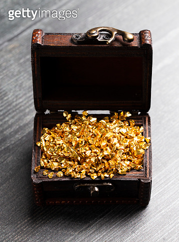 Pieces of Gold in a Treasure Chest on a Wooden Table 이미지 (1303706049 ...