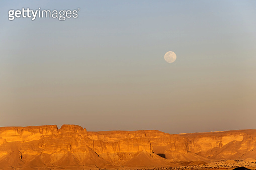 The Jabal Tuwaiq escarpment in Dhurma near Riyadh at sunset with full ...