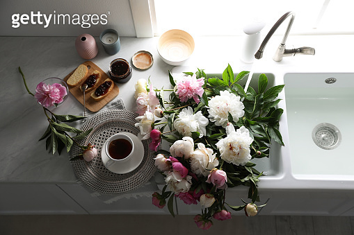 Beautiful peonies and breakfast on kitchen counter, above view 이미지 ...