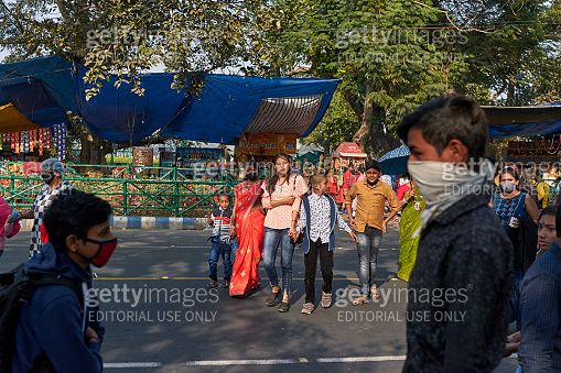 People without wearing face mask walking in street of Kolkata on the ...