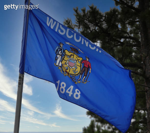 Flag of the State of Wisconsin with pine tress behind 이미지 (1329645159 ...