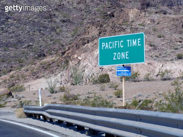 Roadside sign entering Pacific Time Zone near Hoover Dam, Nevada ...