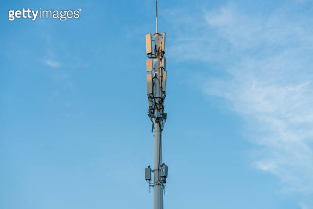 5G signal base station under blue sky and white clouds 이미지 (1324364875 ...